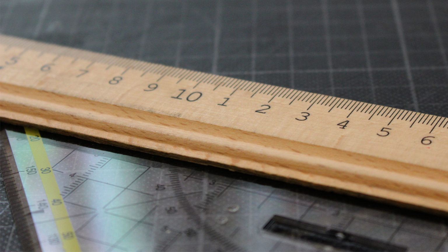 What is the standard movie poster size? - Chargefield